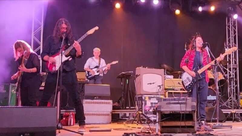 Dave Grohl toca clássico do Pixies com Kim Deal em show de The Breeders ...